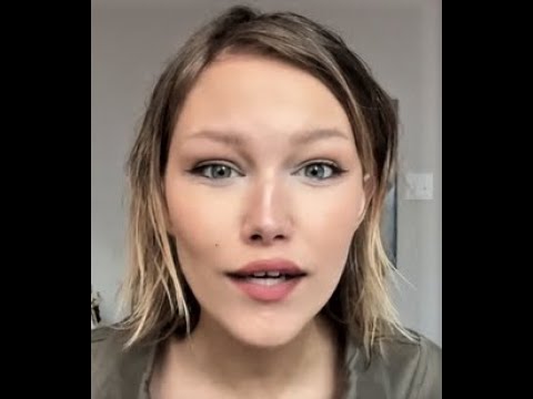 Grace VanderWaal / 17th November 2022, now in New York with boyfriend ...