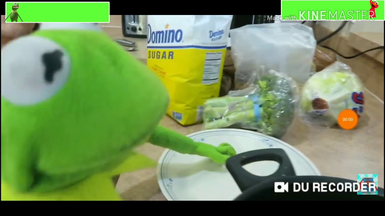 Elmo wants to be on the cooking show with healthbars - YouTube