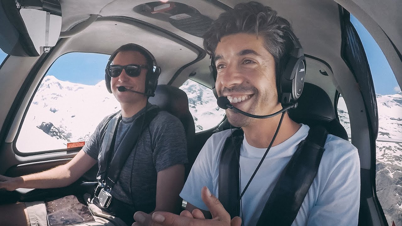 Mountain flying through the Italian Alps - YouTube