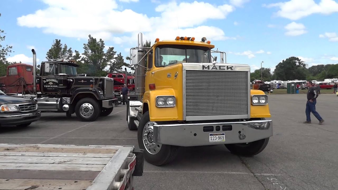 Detroit Diesel Powered Mack Superliner - ATCA Macungie 2013 - YouTube
