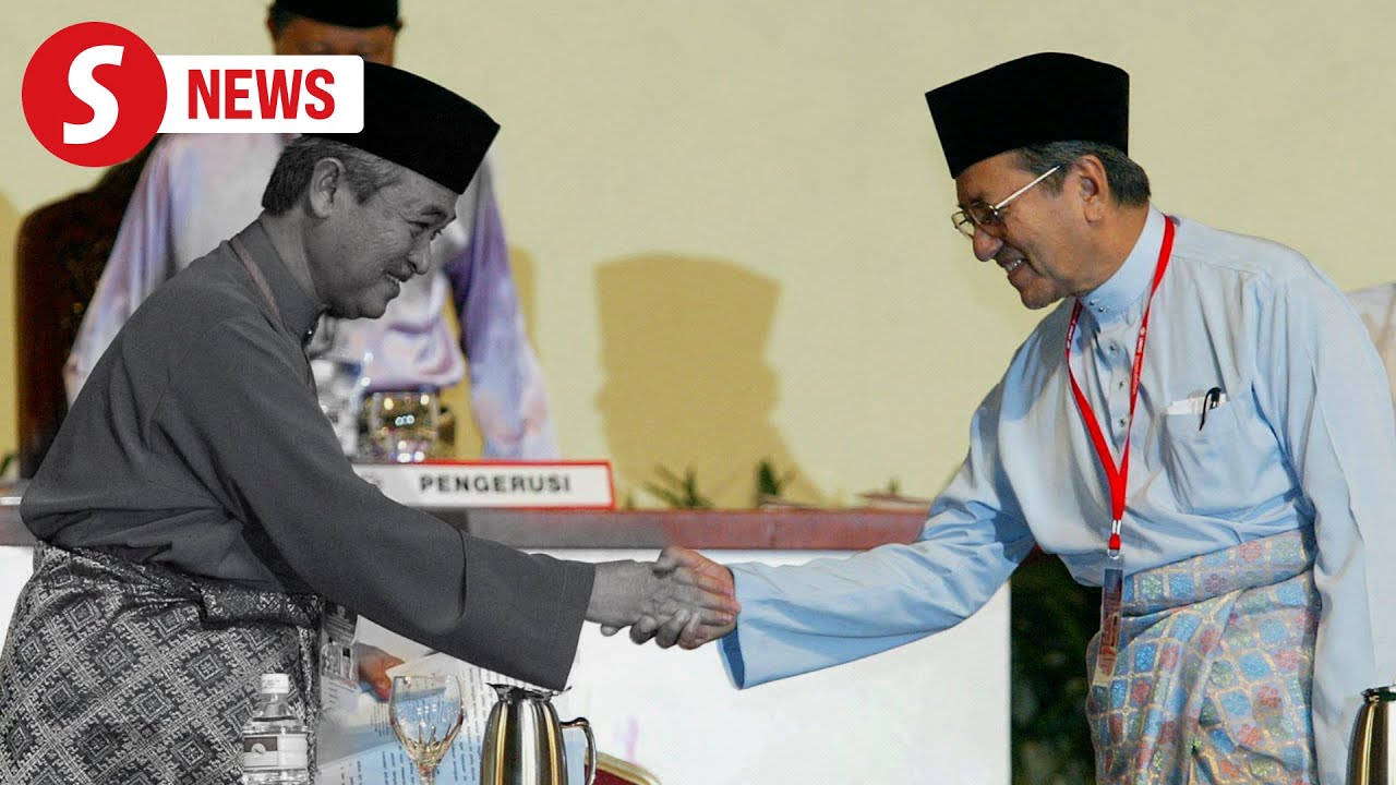 Abdullah served with distinction and dignity, Dr M says of his chosen successor - YouTube