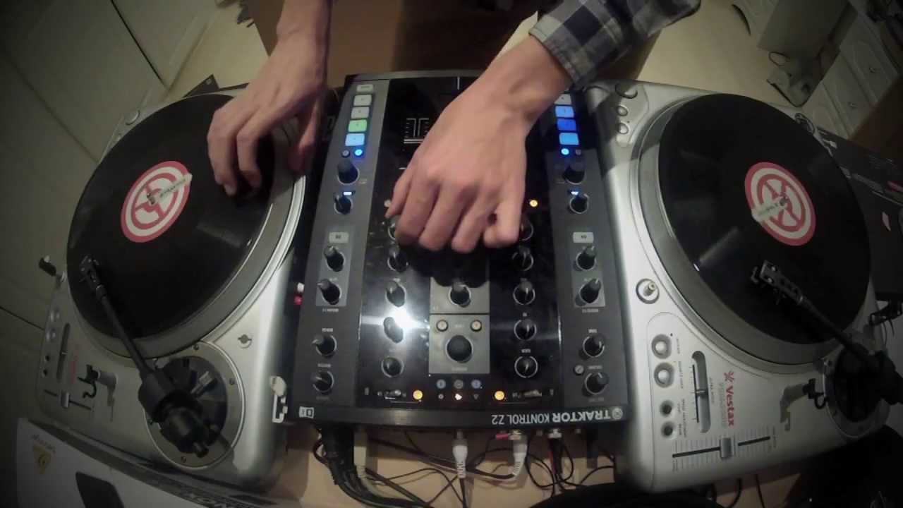 Traktor Z2 + Turntables EDM Mix - YouTube