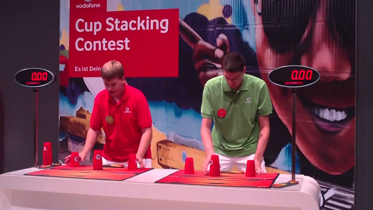 Cup Stacking Contest IFA 2009 - YouTube