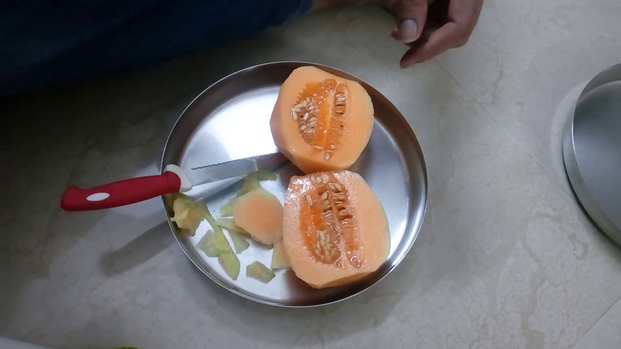 Muskmelon: how to cut - YouTube