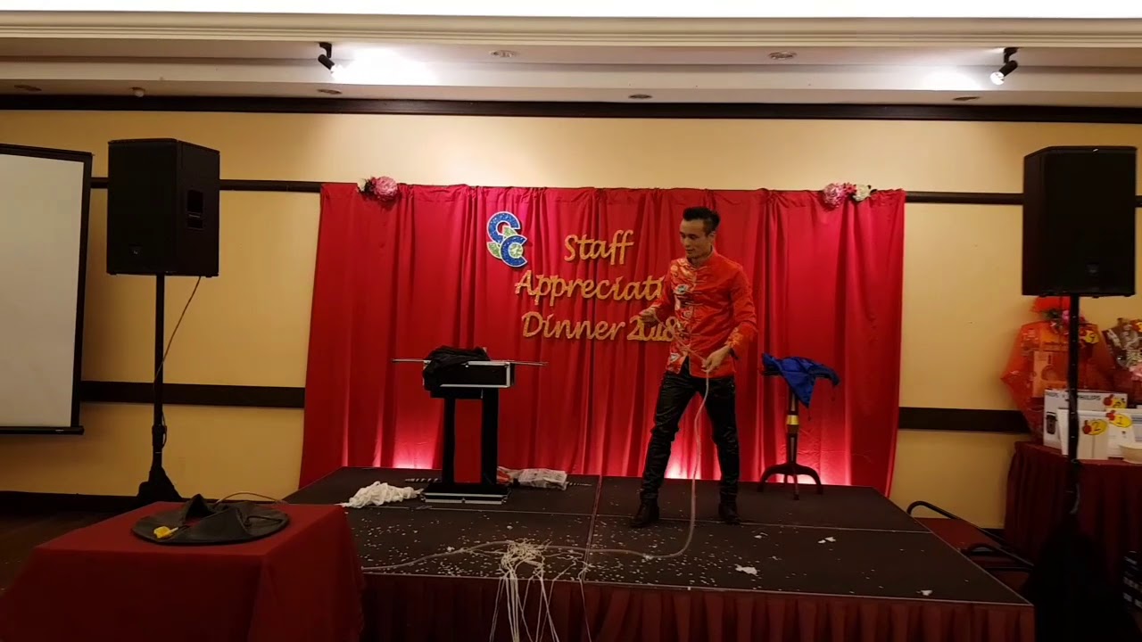 Kimmy Liew acrobatic show "nose" - YouTube