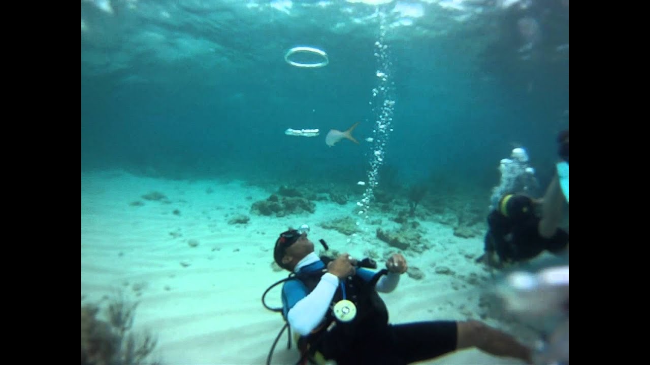 Scuba Diving underwater air rings Cayo Coco - YouTube