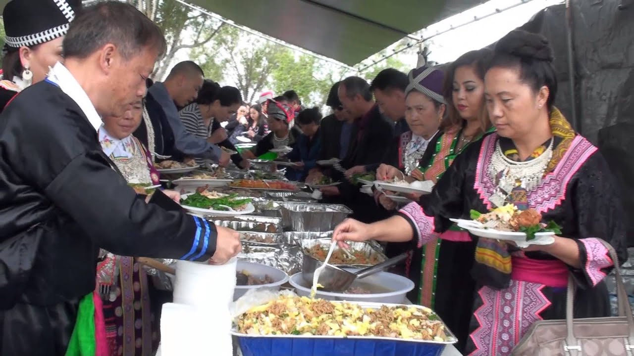 San Diego Hmong New Year '15 - Free Lunch - YouTube