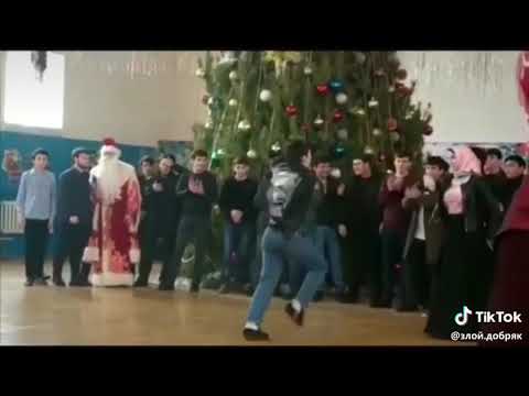 Ингуш танцует лезгинку