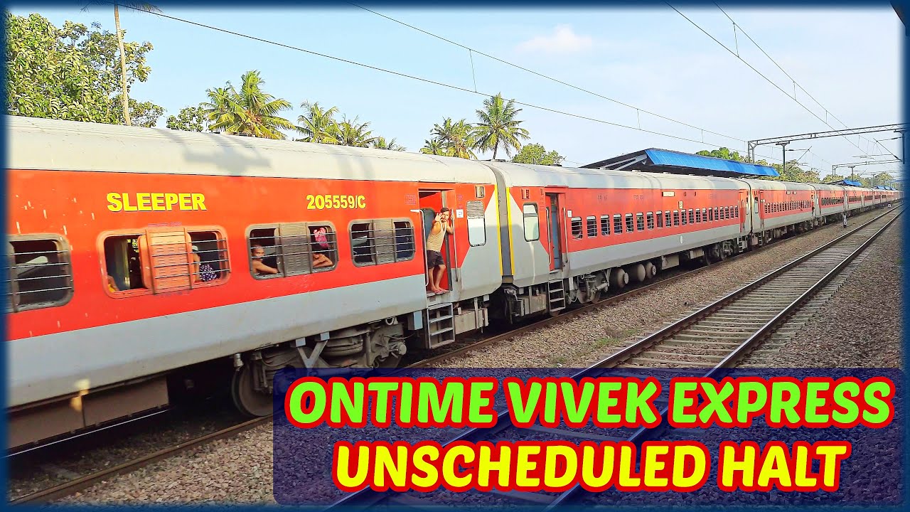 Extreme rare ontime Vivek Express evening walk Karunagappally - YouTube