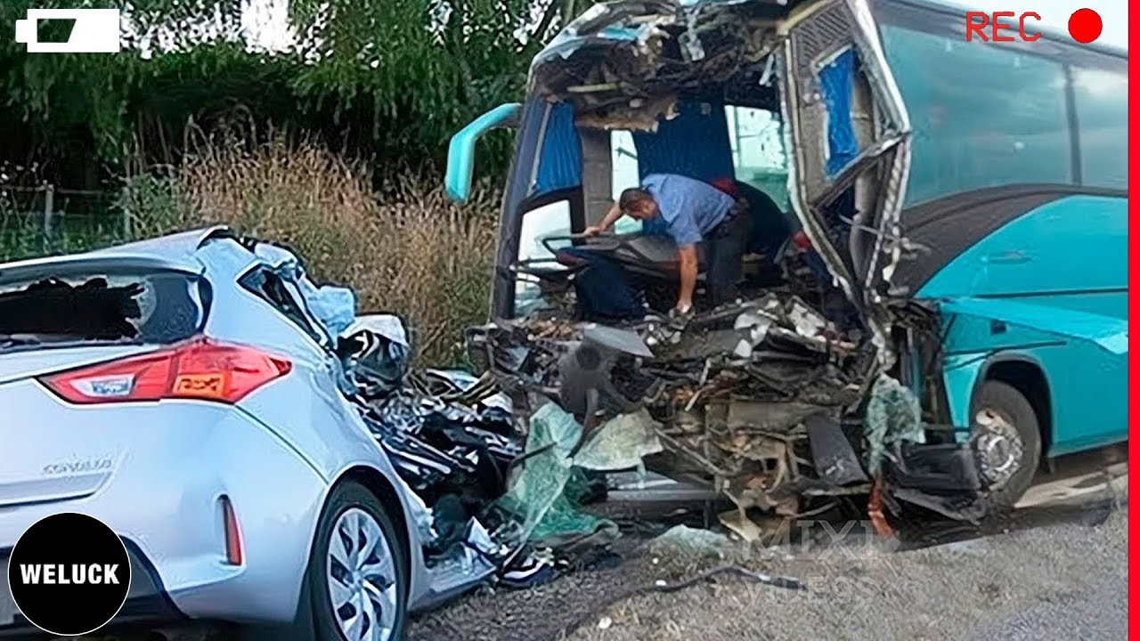 45 Tragic Moments Of Shocking And Devastating Car Crashes Got Instant ...