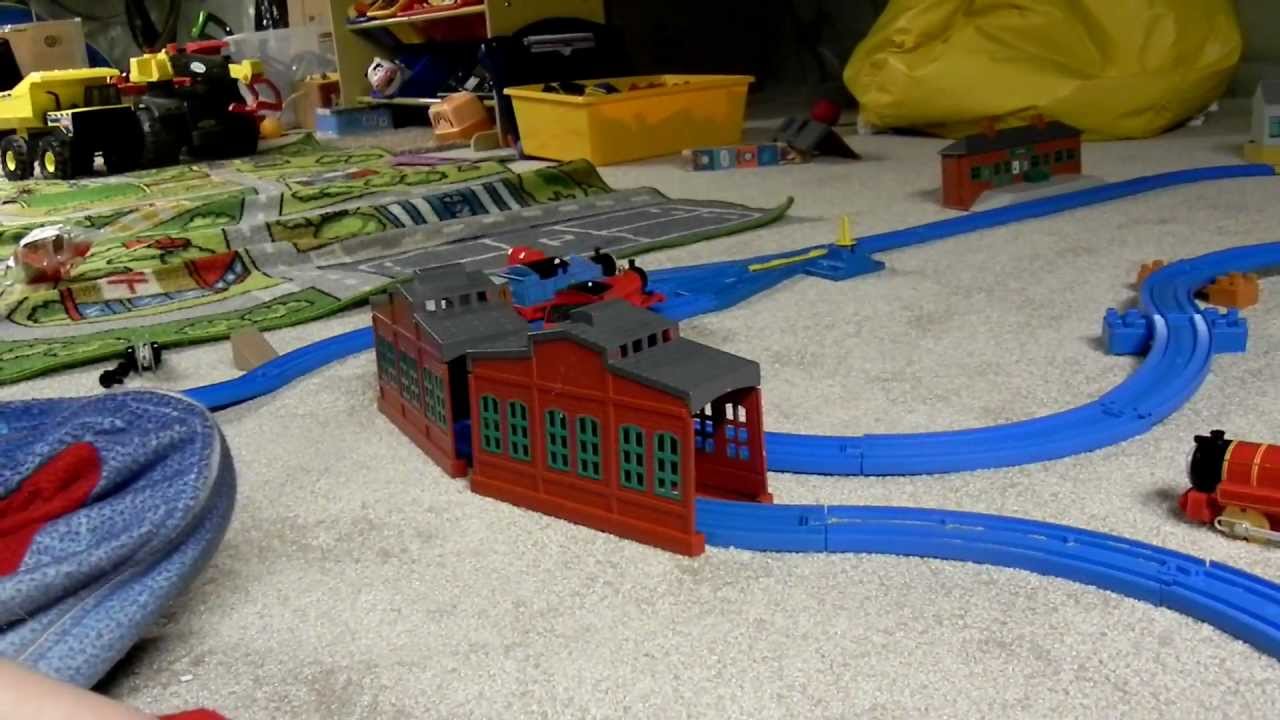 Thomas and Friends- Victor fixing trains - YouTube