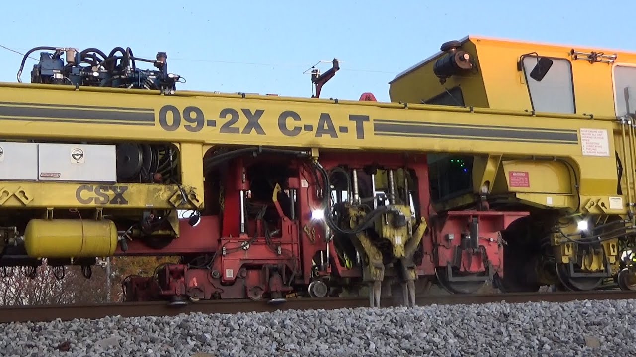 CSX MOW Plasser American 09-2X C.A.T. Tie-Tamper in Action on 11/22/21 ...