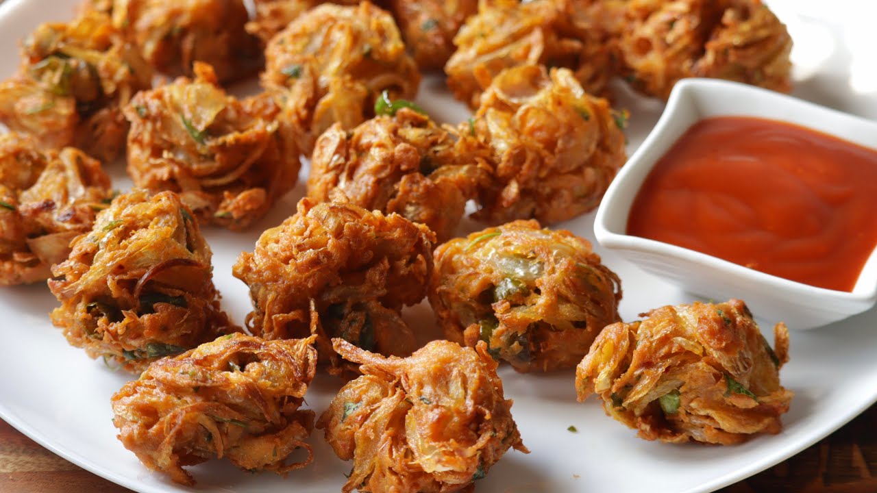 Lachhedar pyaz ke pakode recipe | sirf 1/2 cup besan se banaay mazedar ...