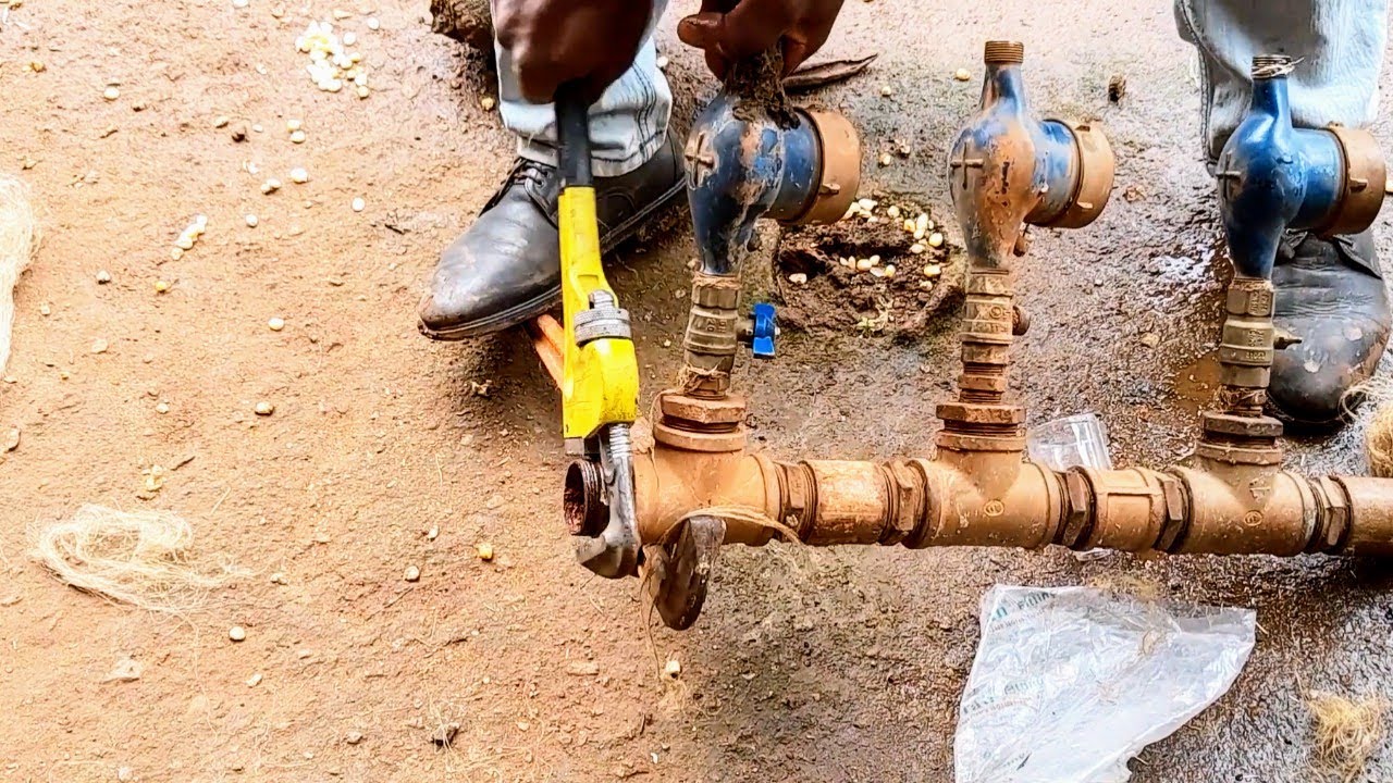 Réparation Extraordinaire d'une Énorme Fuite d'Eau sur une série de ...