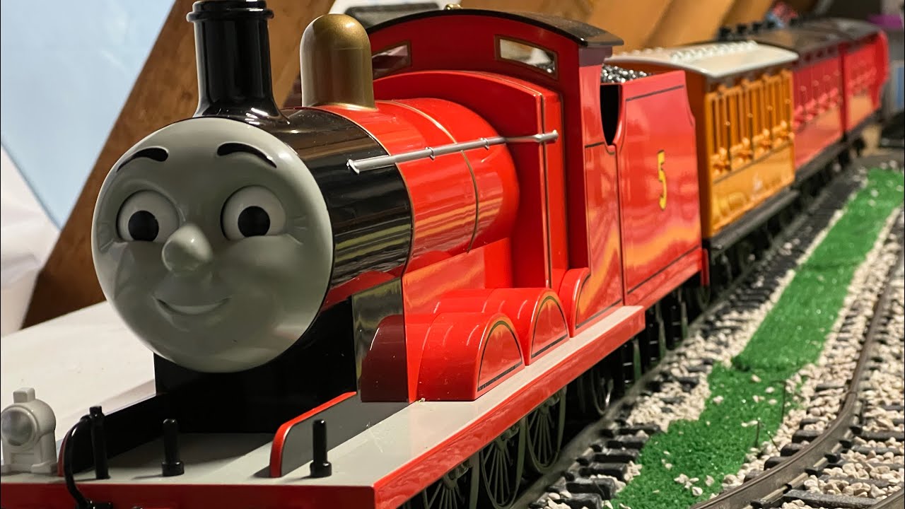 LARGE SCALE JAMES PULLING 3 COACHES | BACHMANN THOMAS AND FRIENDS - YouTube