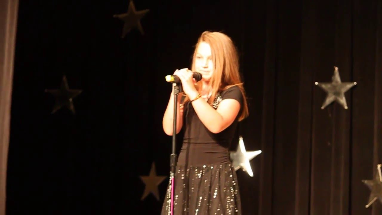 Kaylee singing like Taylor Swift, Love Story - YouTube