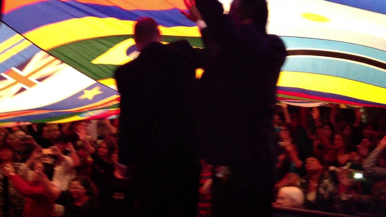 Iglesia La Senda Antigua y su Pastora Wanda Rolón Orando por las ...