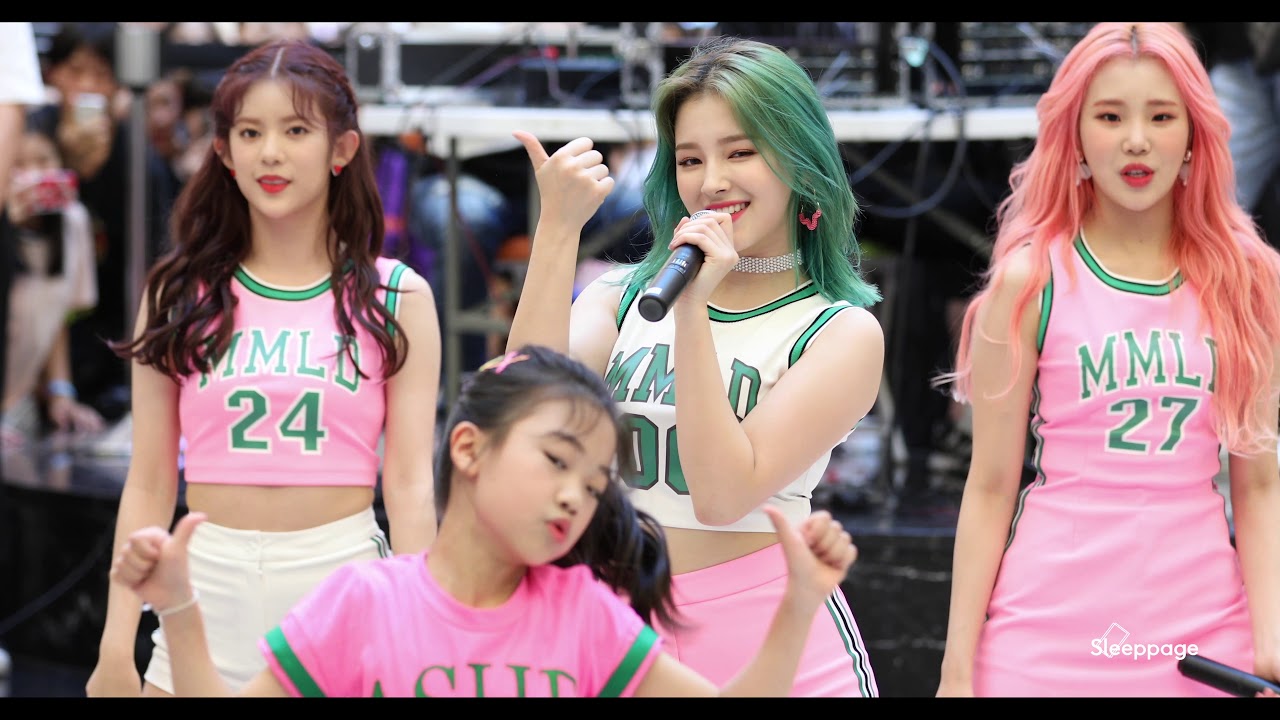 [4K] 180708 모모랜드 MOMOLAND 뿜뿜 BBOOM BBOOM 낸시 NANCY @ MV 조회수 2500만 달성 게릴라 By Sleeppage - YouTube