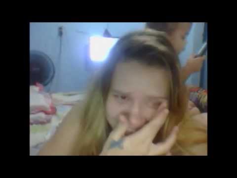 Novinhas se exibindo na cam se dão mau