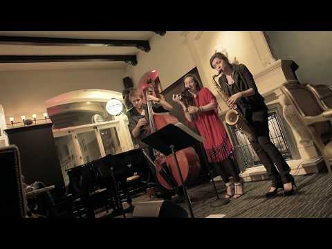 Waiting on the World to Change - John Mayer (Cover) Live @ Hotel Clarendon