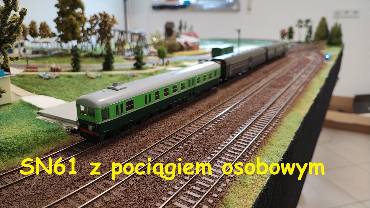 Na makiecie: SN61 z pociągiem osobowym - YouTube