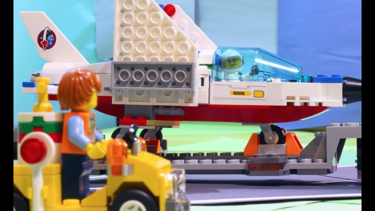 City: Training Jet Transporter - LEGO The Build Zone - Season 2 Episode ...