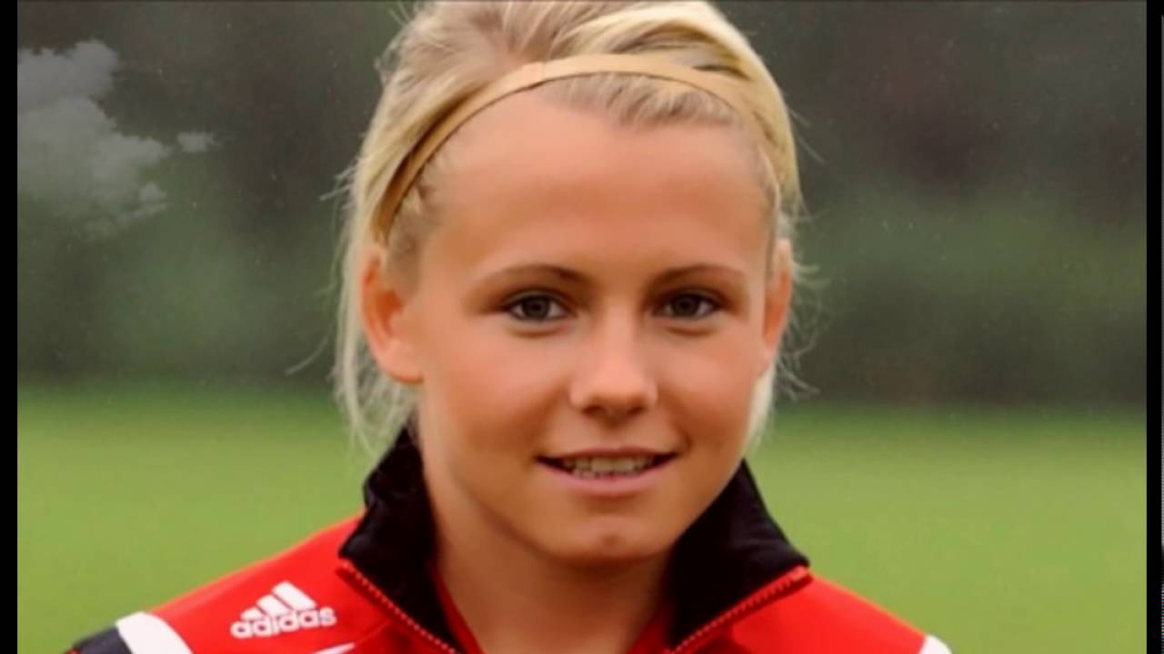 Most Beautiful Female Footballers - YouTube