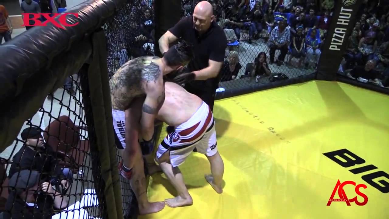" Berzerker" MMA 185 lbs Division (Muay Thai) Pat Gionette vs Dalton ...