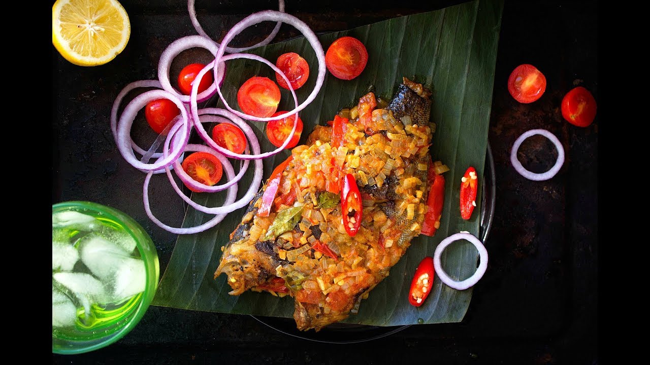 Meen Pollichathu | Fish Cooked in Banana Leaf - YouTube