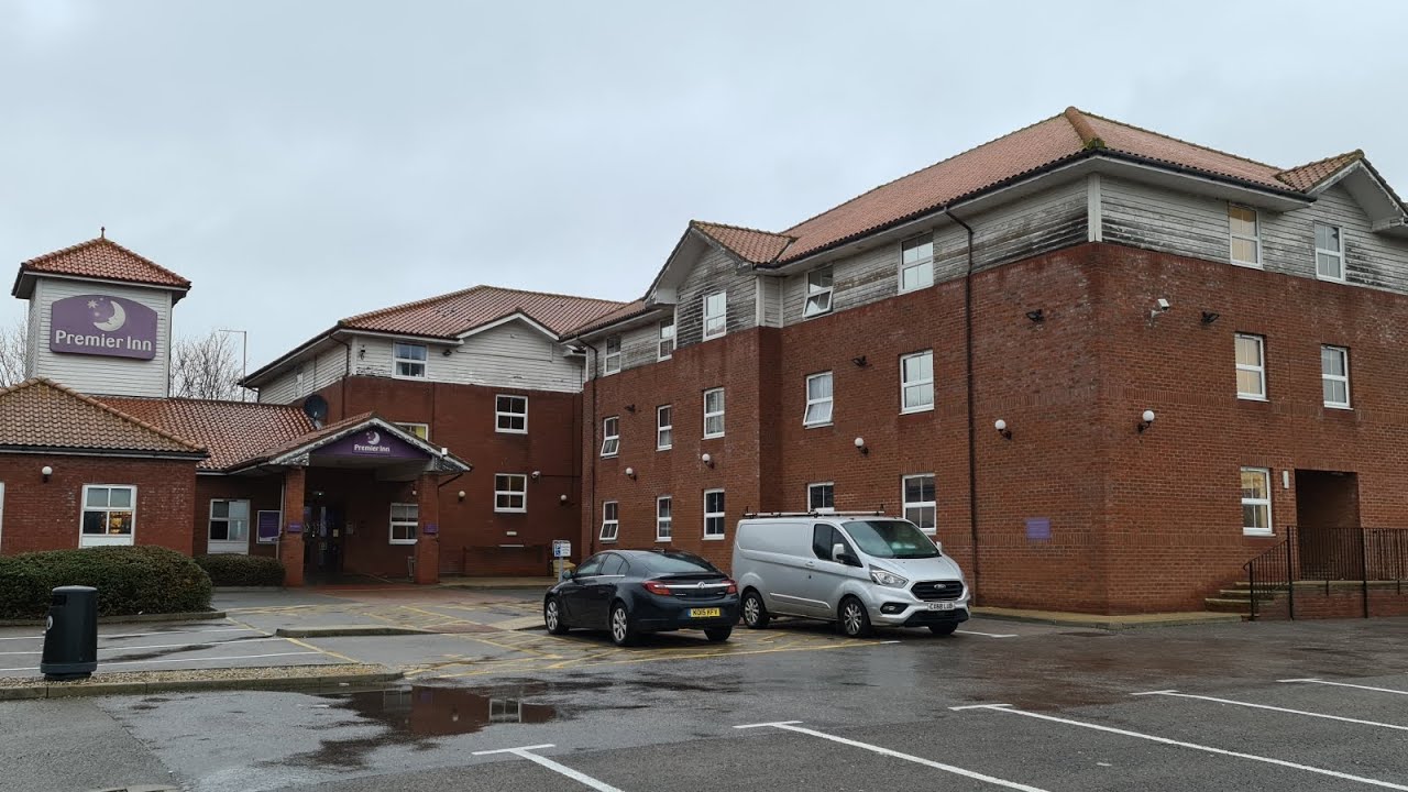 Premier Inn Chelmsford Springfield - Is This Worth The Money? - YouTube