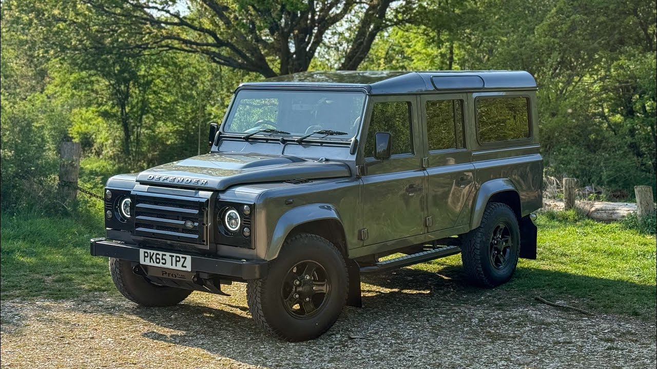 Late model Defender 110 XS spec Stationwagon Puma. Lovely! - YouTube
