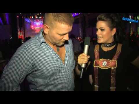 Anna Scharl, Wiesn Playmate, mit Michi Jäger