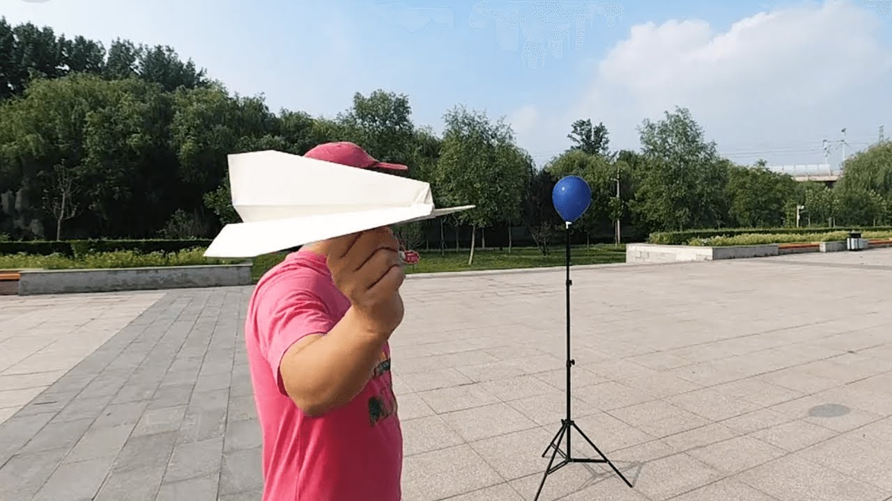 Paper airplanes that pop balloons, this paper airplane is so cool!【123 ...