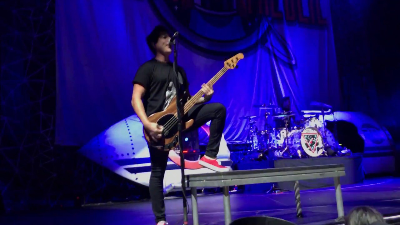 Caraphernelia | Pierce The Veil | LIVE 2016 | Wrex the Halls - YouTube