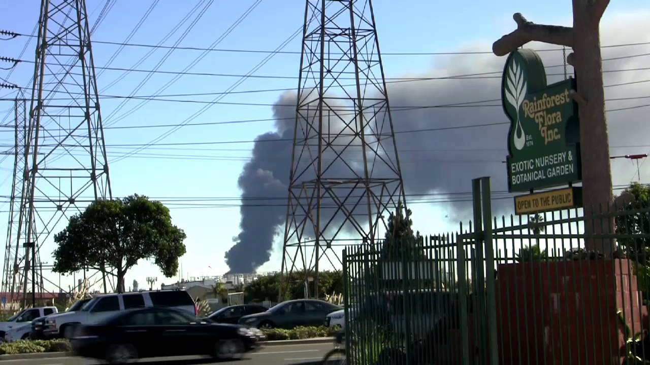 Oil Refinery Fire - Explosion Torrance, Ca. Dec. 12, 2015 - YouTube