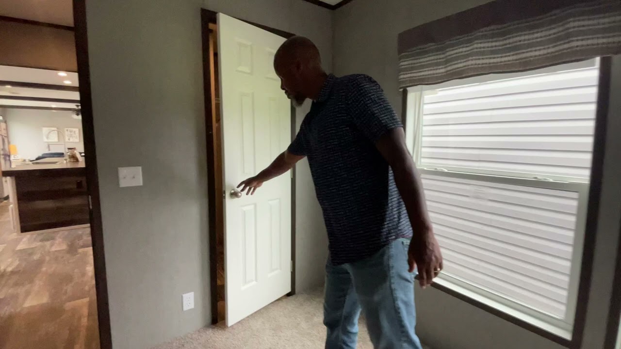 Single Wide Walk-Through😳 - YouTube