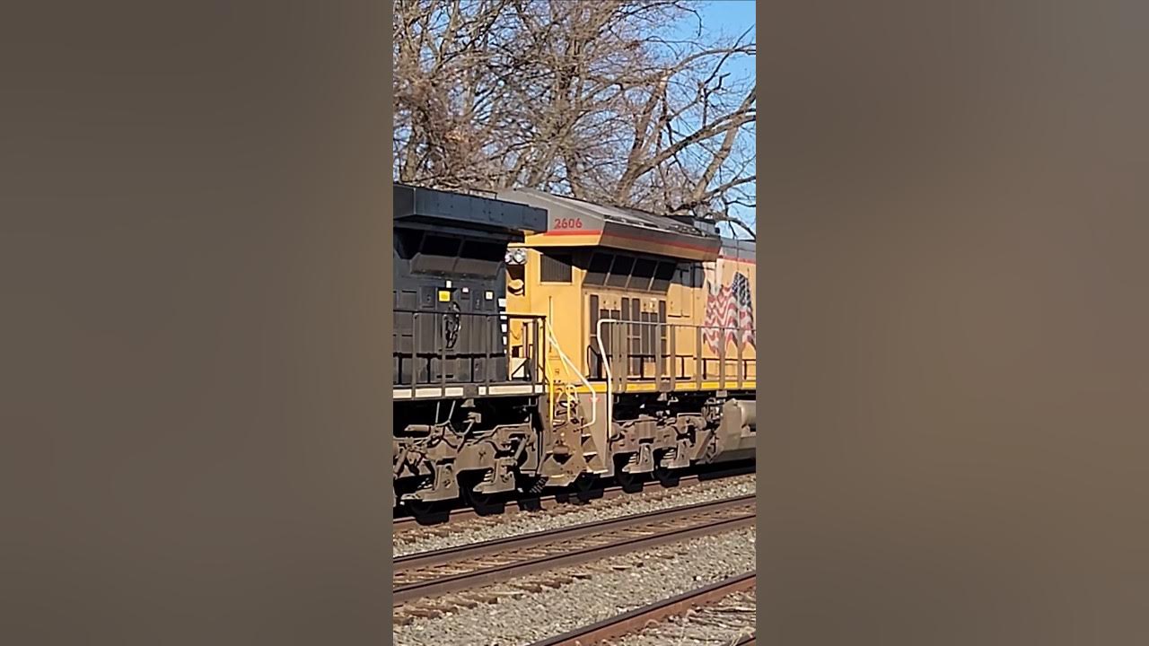 NS 65E with a UP ET44 trailing - YouTube