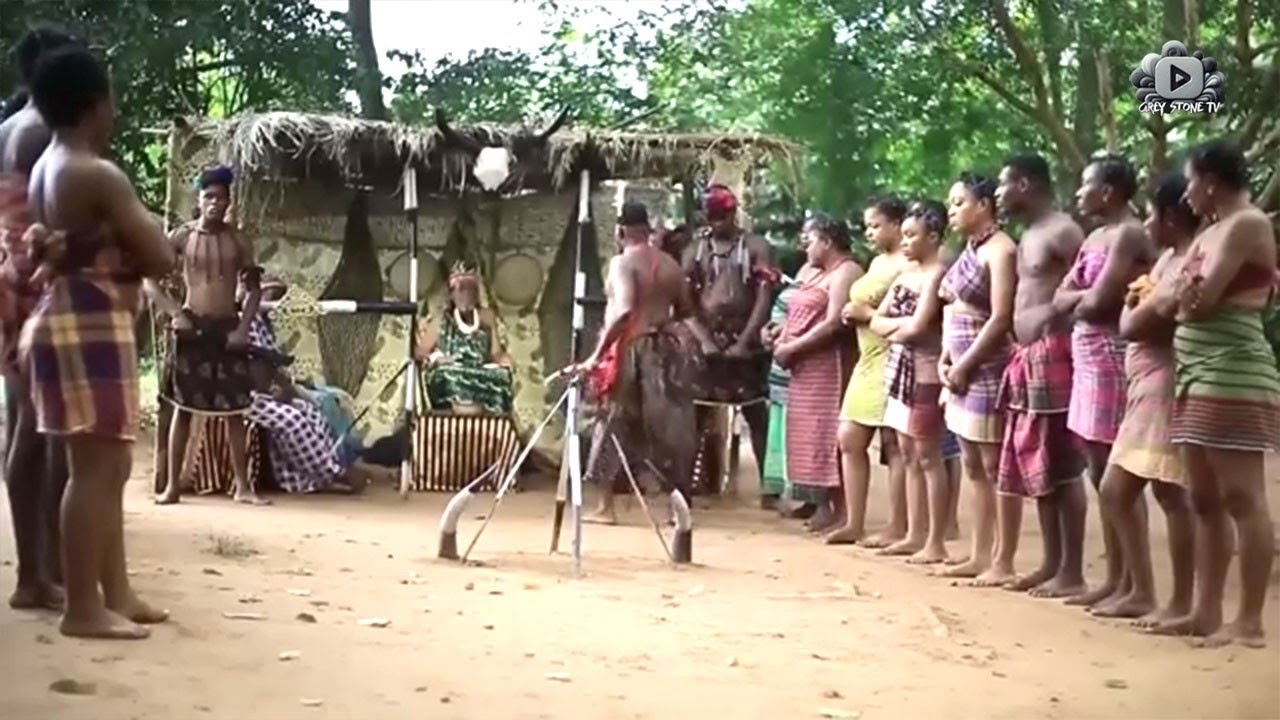 Maiden Always Bring Food For D Banished Stranger Nt Knowing Hes A ...