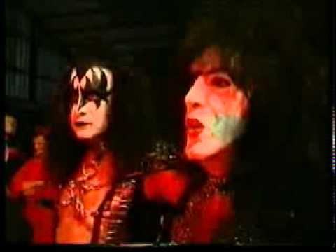 KISS REUNION STAGE SETUP 9/10 - YouTube