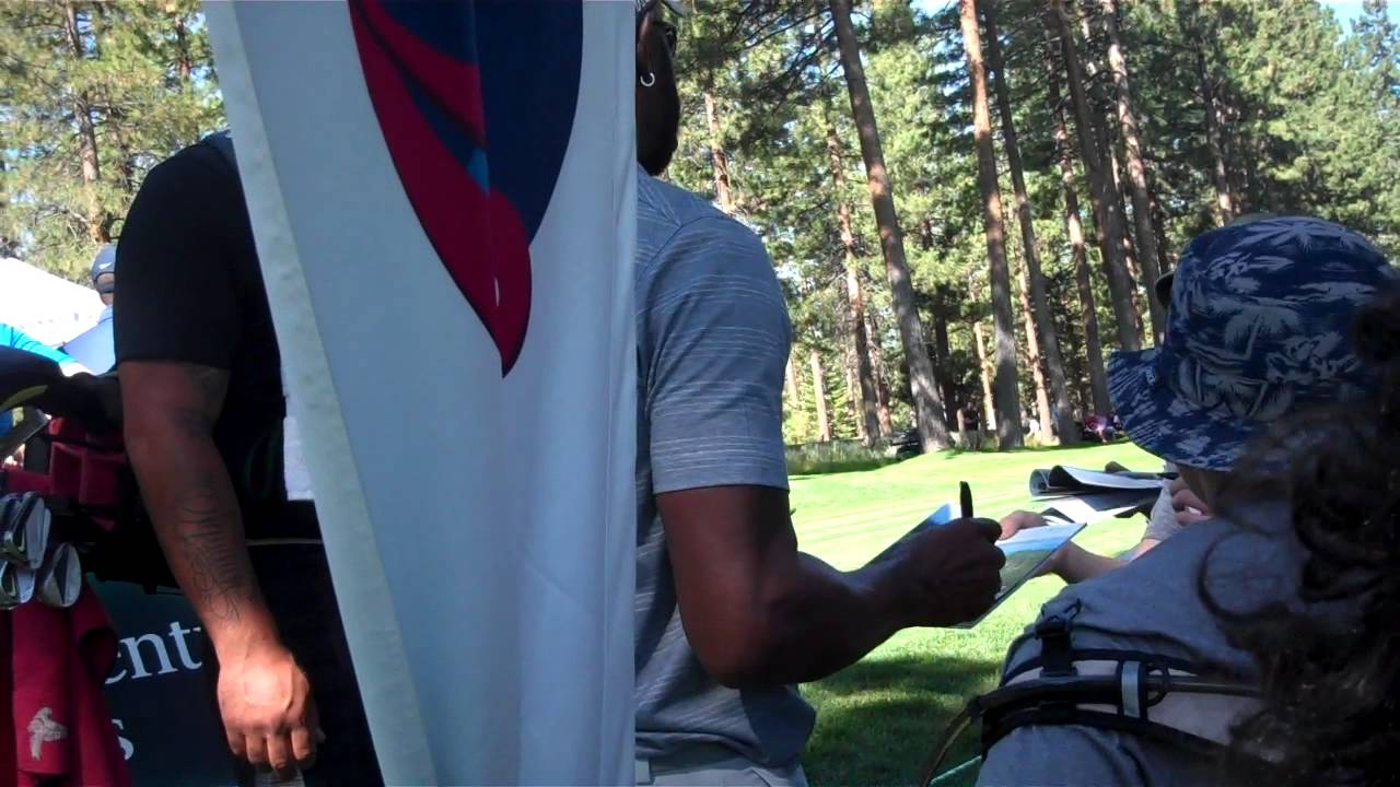 Jerry Rice signing autographs at 2015 American Century golf event - YouTube