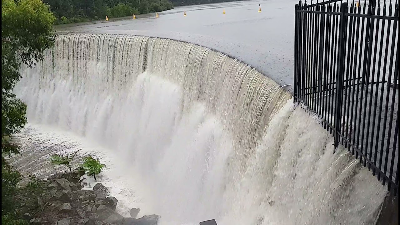 News Flood Sydney ,Rain causes Dam to overflow - YouTube