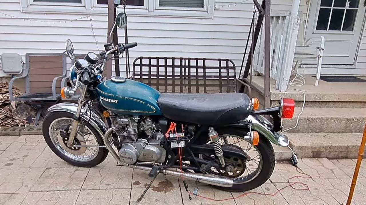 Got the 1976 Kawasaki KZ400 running with the carbs on it. #kawasaki # ...