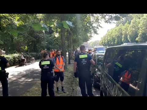 Festnahme Protestierender Letzte Generation bei Protestmarsch durch Polizei