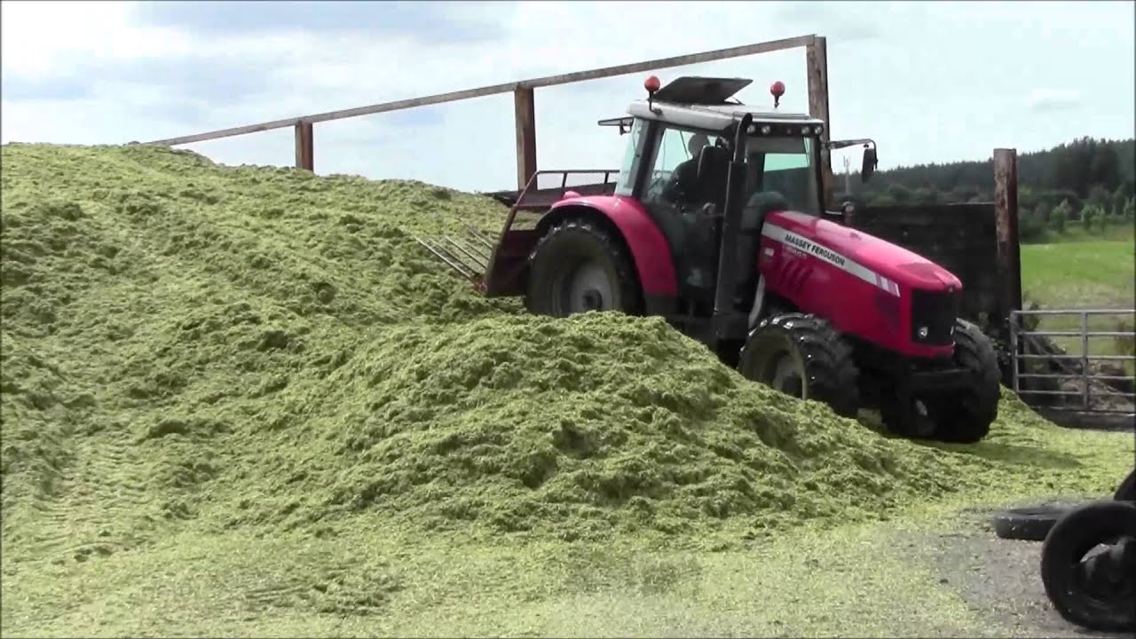 Massey Ferguson Tractor buckrake under pressure - YouTube