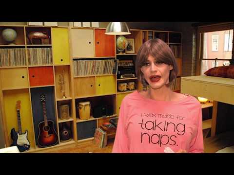 Lena Dunham Farts in Hot Tub 'Girls Outtakes'