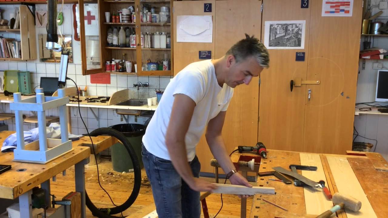 Slöjdvargen visar ett klurigt sätt att bocka plåt - YouTube