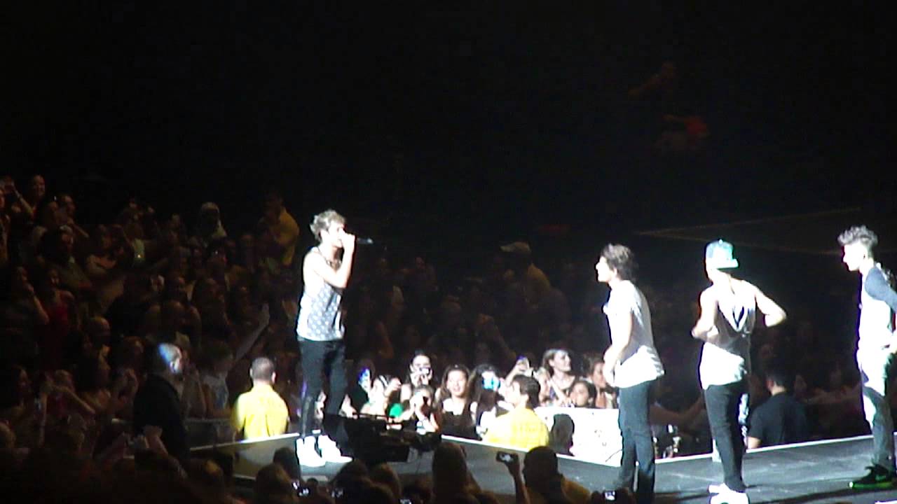 One Direction jumping contest (Mansfield, MA) - YouTube