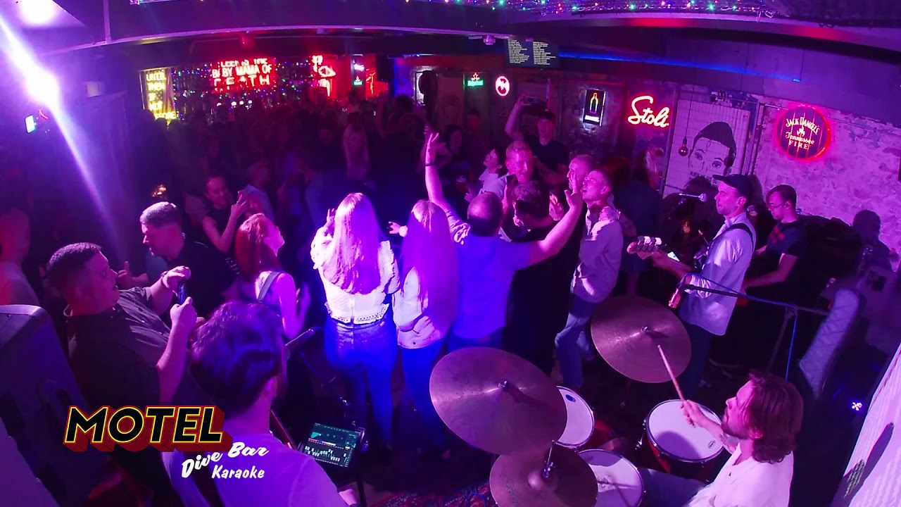 Toploader - Dancing In The Moonlight // Motel Dive Bar Karaoke - YouTube