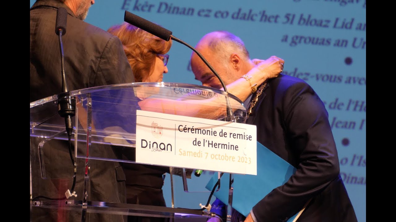 Ronan Le Coadic reçoît le collier de l'Hermine - YouTube