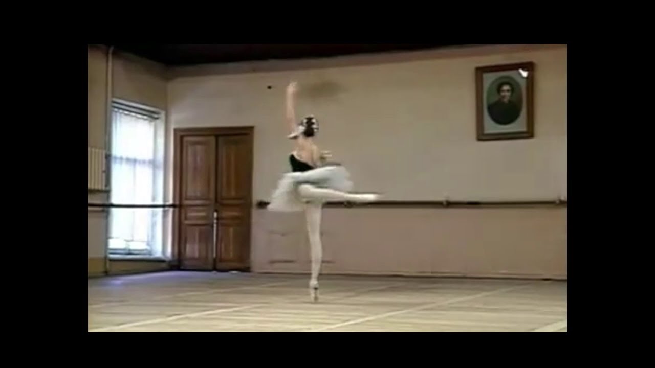 Tatiana Tkachenko. Paquita variation from Act 3. Vaganova. 2000. - YouTube